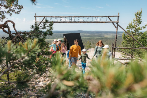 VisitPyhaLuosto-KotaCollectivePhoto-7095.jpg?itok=wmQY3LMb