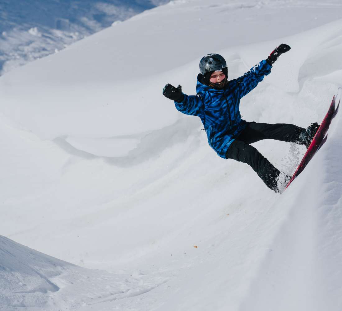 Kid snowboarding in Pyha